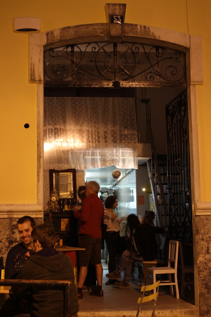 AMO BREWERY: Punky craft beer on a Friday night | Lisbom